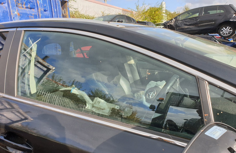 Toyota Avensis Door window glass driver side front 2009-2015 2.0 diesel ...