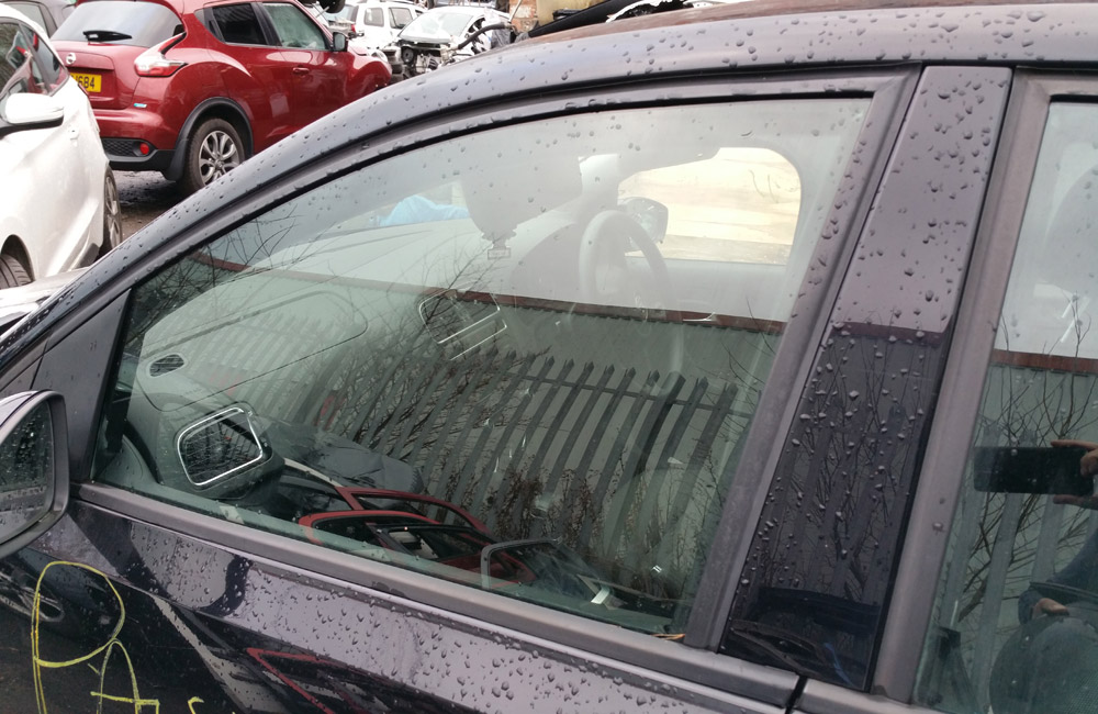 VW Polo Door window glass passenger side front 2009-2014 1.4 Petrol ...